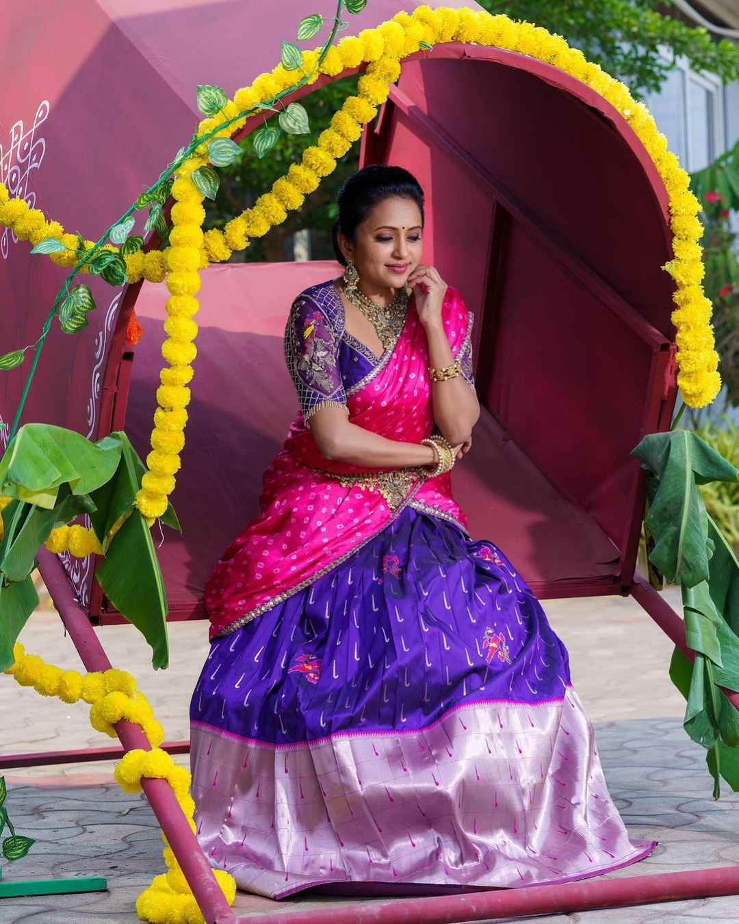 Suma Kanakala: సుమ కనకాల సూపర్ క్యూట్ ఫొటోలు.. పట్టుపరికిణీలో పాతికేళ్ల ...