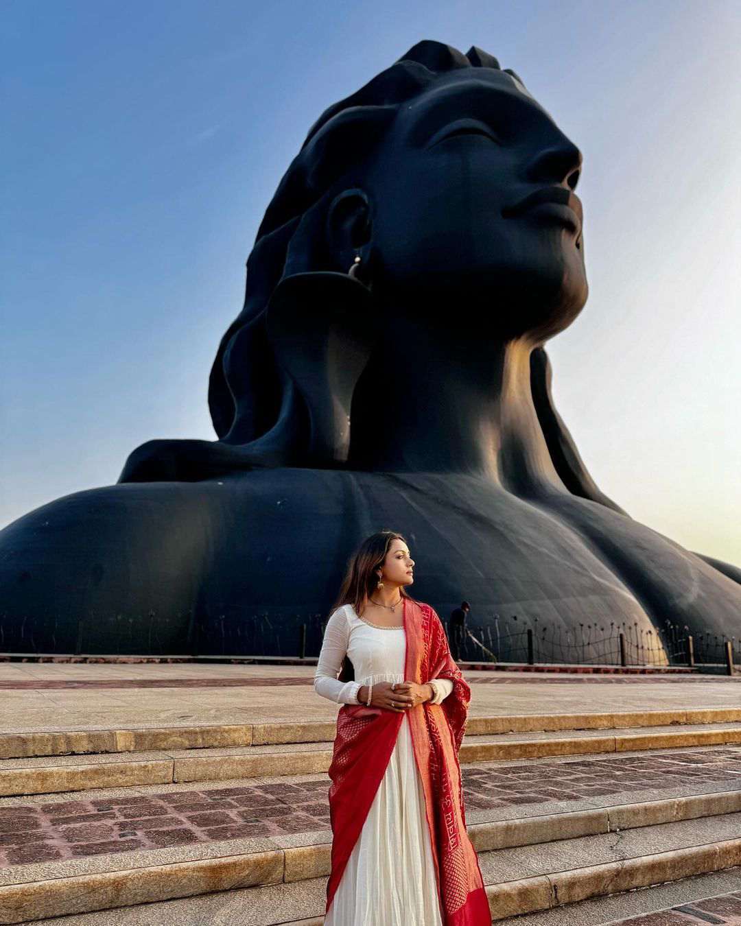 Vithika Sheru: ఆదిశంకరుడి విగ్రహం వద్ద శివనామస్మరణ చేస్తున్న వితిక.. ఈ ...