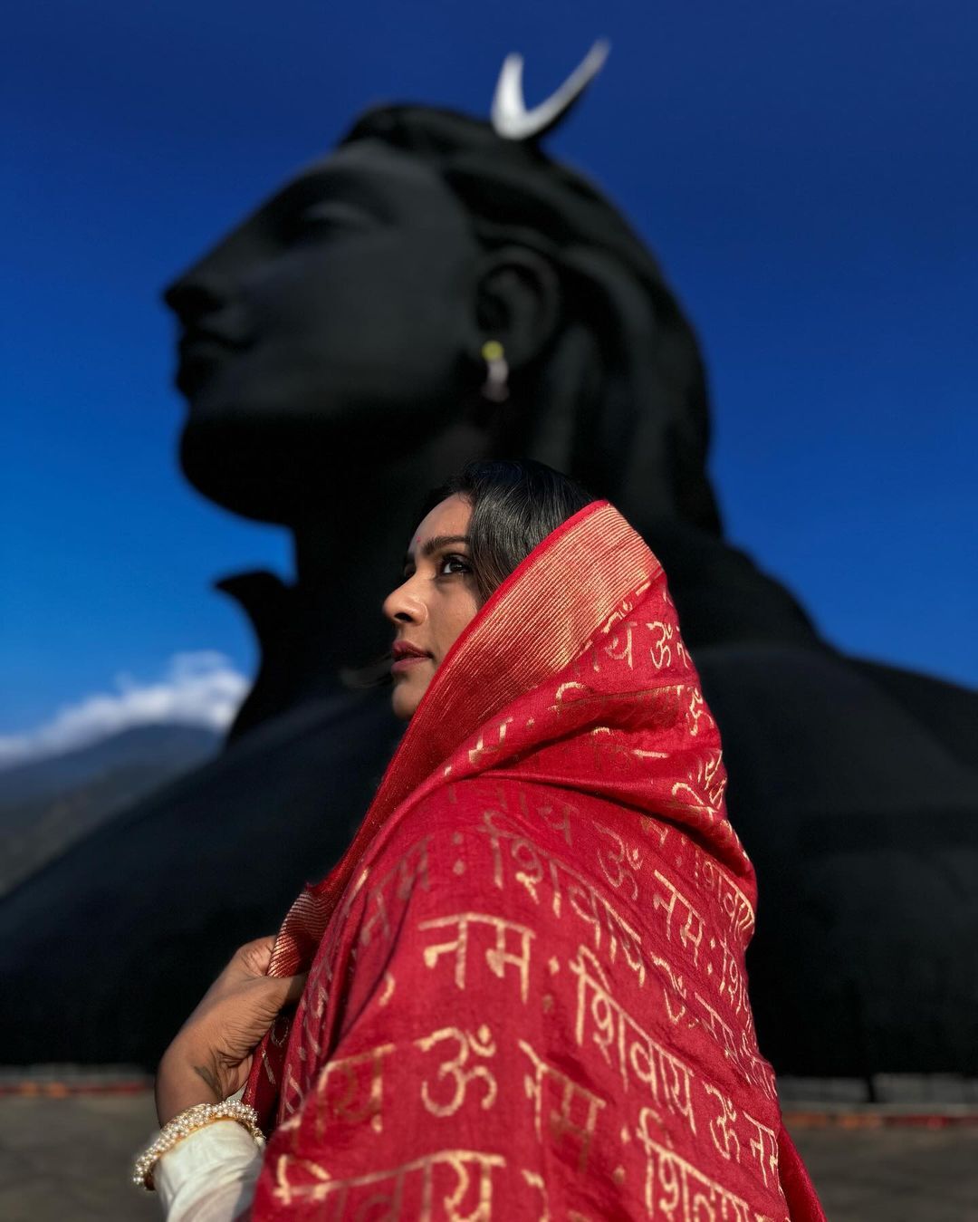 Vithika Sheru: ఆదిశంకరుడి విగ్రహం వద్ద శివనామస్మరణ చేస్తున్న వితిక.. ఈ ...