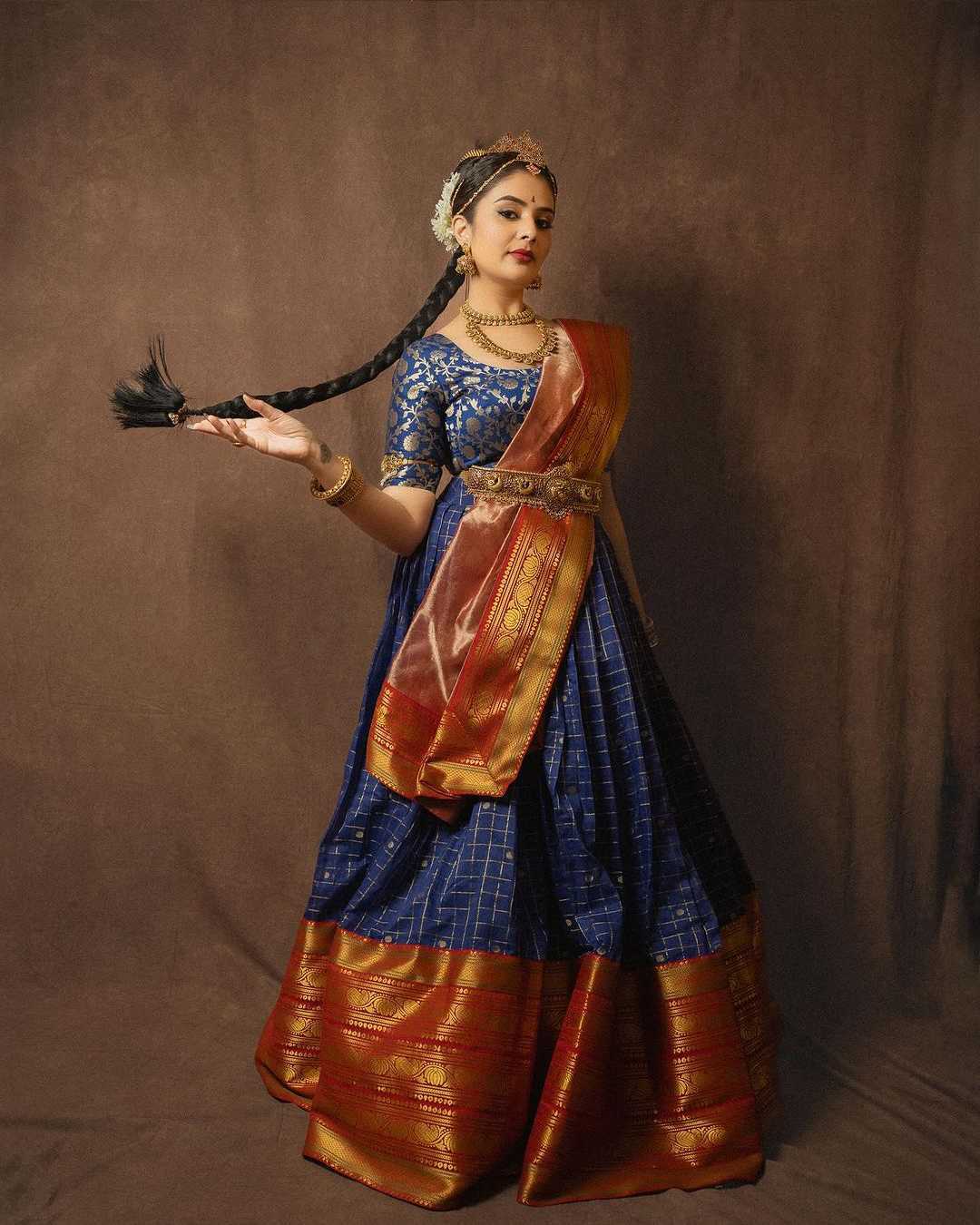 Anchor Sreemukhi: మహానటి సావిత్రిలా మారిపోయిన యాంకర్ శ్రీముఖి ...