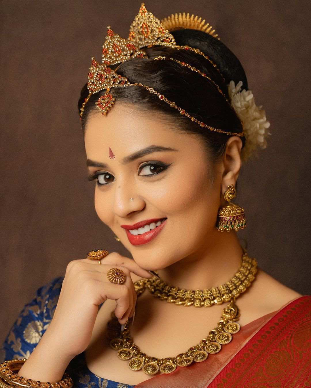 Anchor Sreemukhi: మహానటి సావిత్రిలా మారిపోయిన యాంకర్ శ్రీముఖి ...
