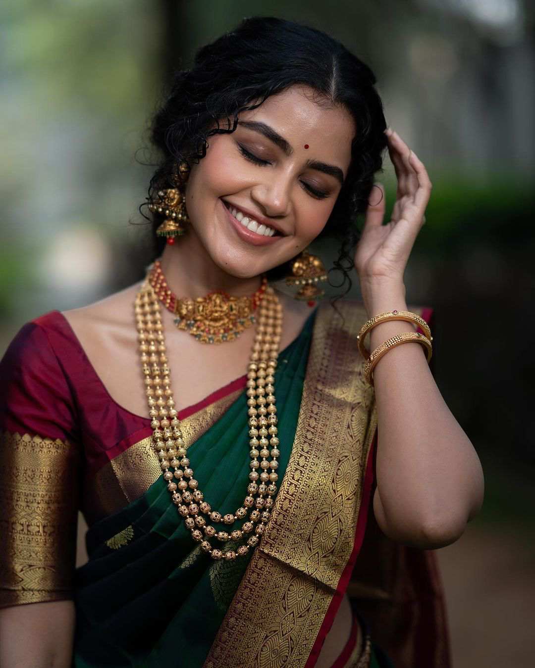 Anupama Parameswaran: పద్ధతైన చీరకట్టులో లిల్లీ పరువాలు.. చీర కడితే ...