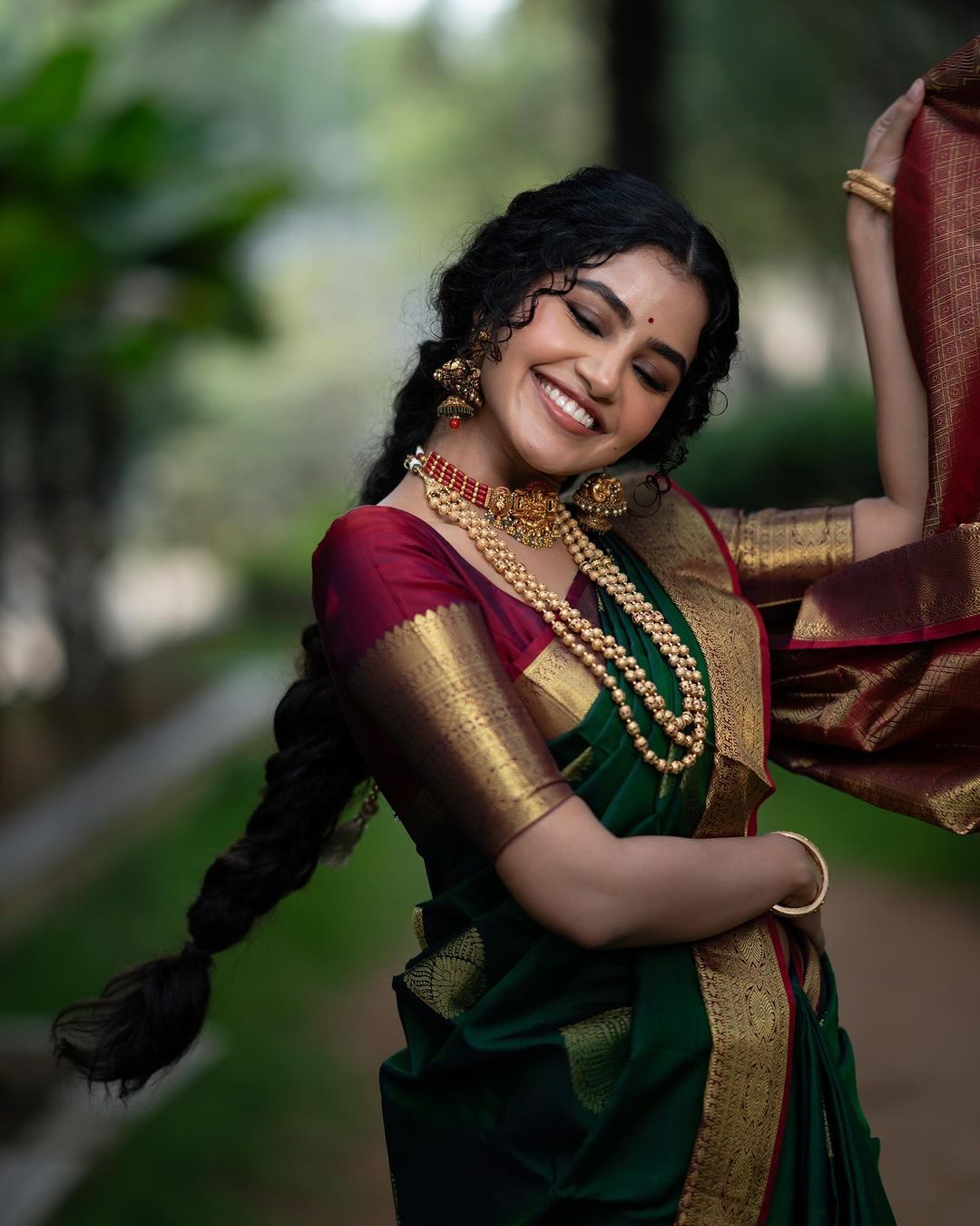Anupama Parameswaran చీరలో టిల్లుగాడి పిల్ల నడుము అందాలు.. ఆ మూడో ఫోటో ...