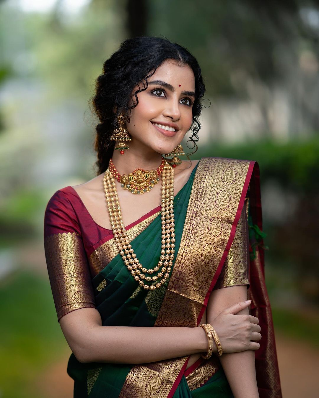 Anupama Parameswaran చీరలో టిల్లుగాడి పిల్ల నడుము అందాలు.. ఆ మూడో ఫోటో ...