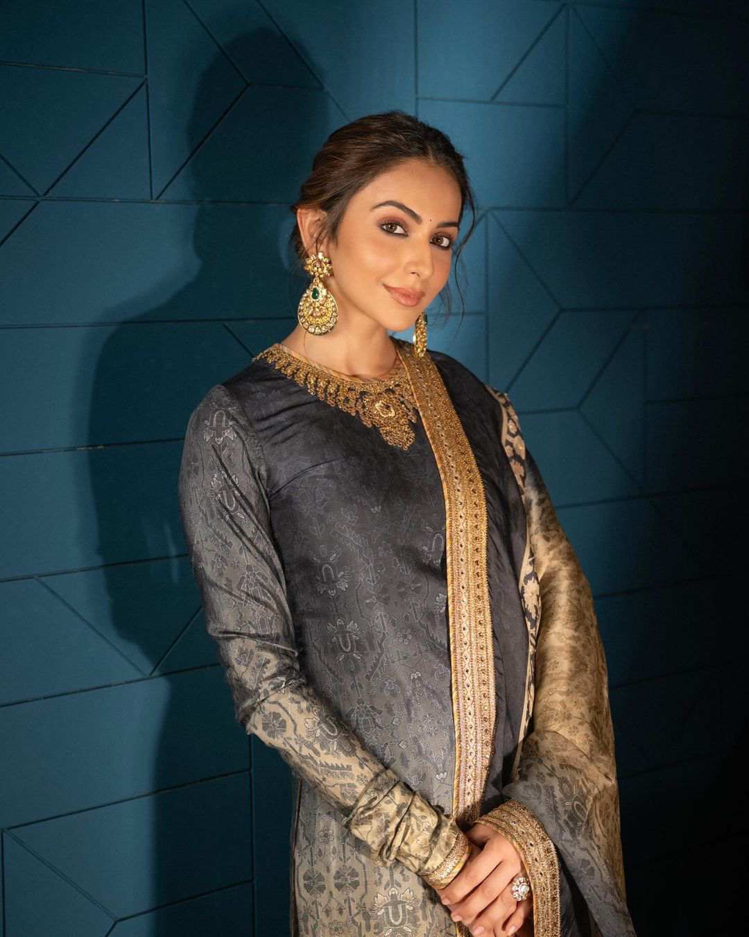 Rakul Preet Singh: పద్ధతైన డ్రెస్‌లో పరువాలు ఆరబోసిన రకుల్.. ఈ రంజైన ...