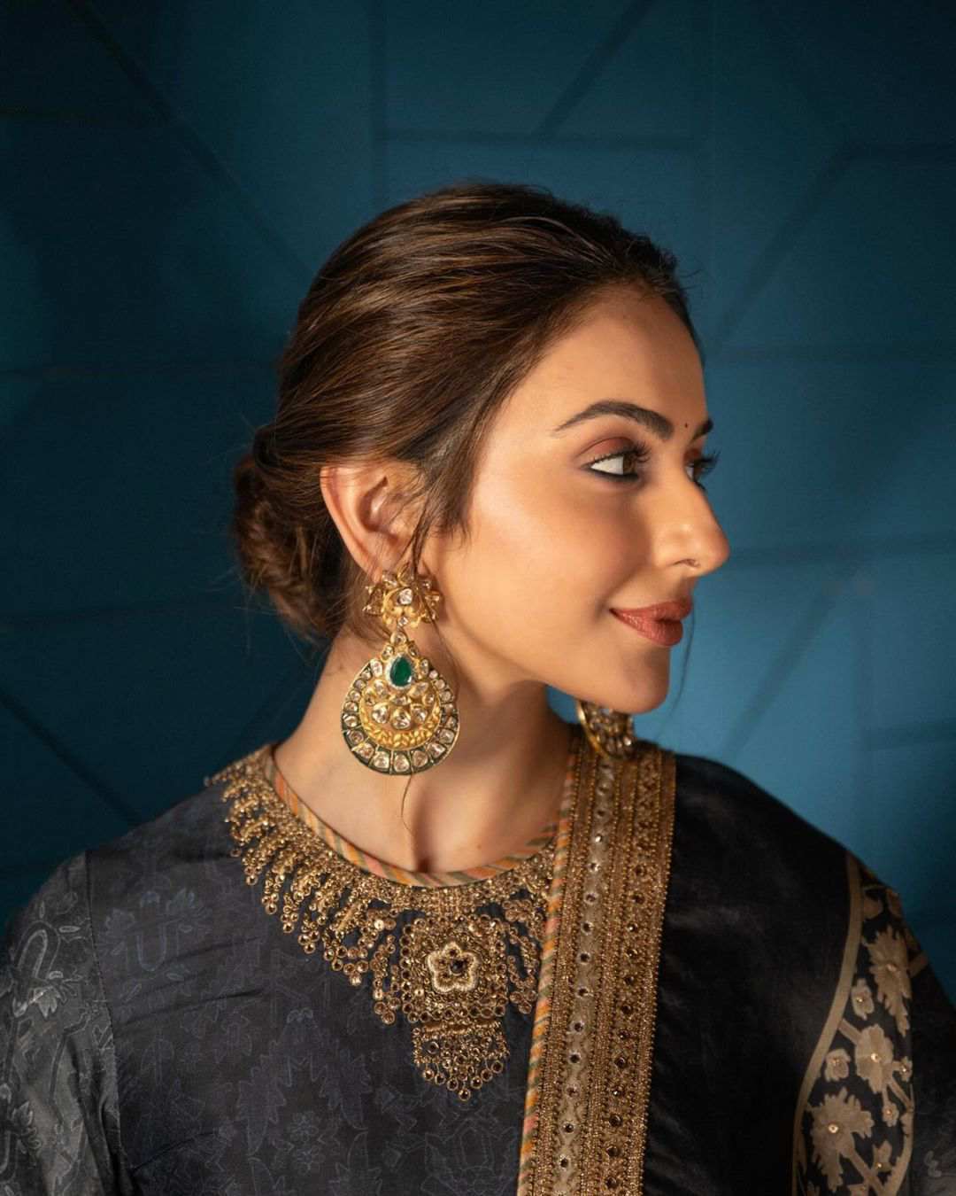 Rakul Preet Singh: పద్ధతైన డ్రెస్‌లో పరువాలు ఆరబోసిన రకుల్.. ఈ రంజైన ...