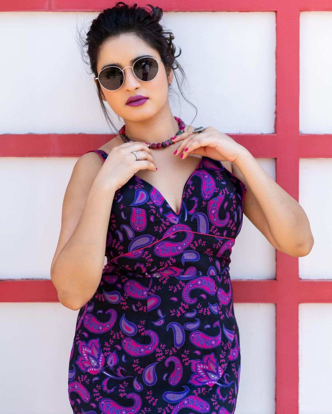 Rathika Rose: పర్పుల్ డ్రెస్‌లో బిగ్‌బాస్ బ్యూటీ పరువాలు.. చూస్తే ఓ ...