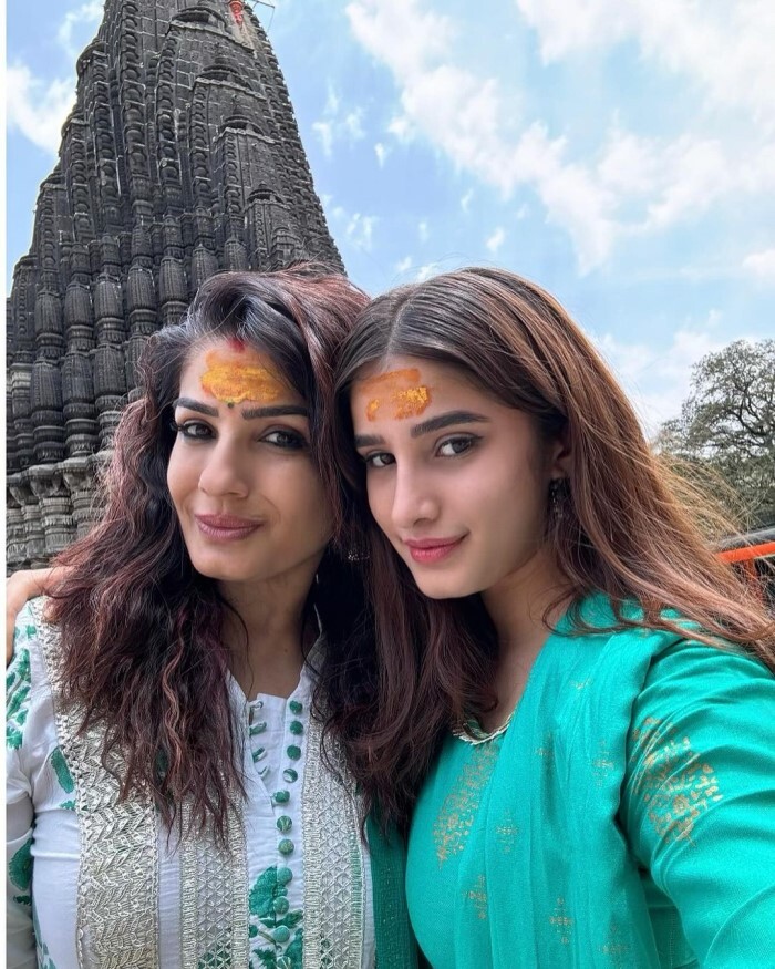 Raveena Tandon Seeks Blessings At Trimbakeshwar Shiva Temple With ...