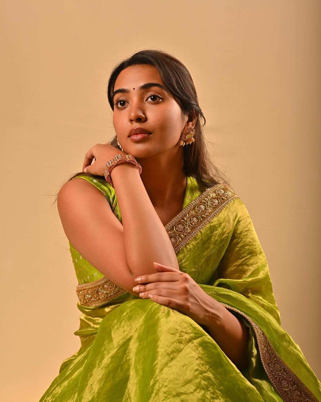 Shivathmika Rajashekar: చిలుకపచ్చ చీరలో శివాత్మిక.. అలాంటి ఫోజులతో ...