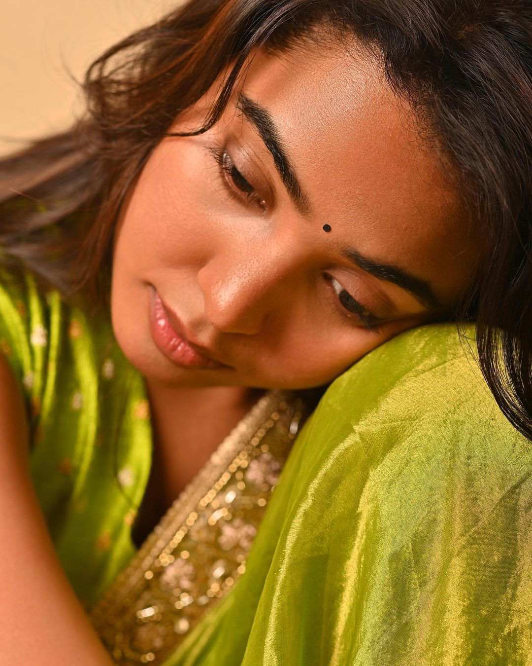 Shivathmika Rajashekar: చిలుకపచ్చ చీరలో శివాత్మిక.. అలాంటి ఫోజులతో ...