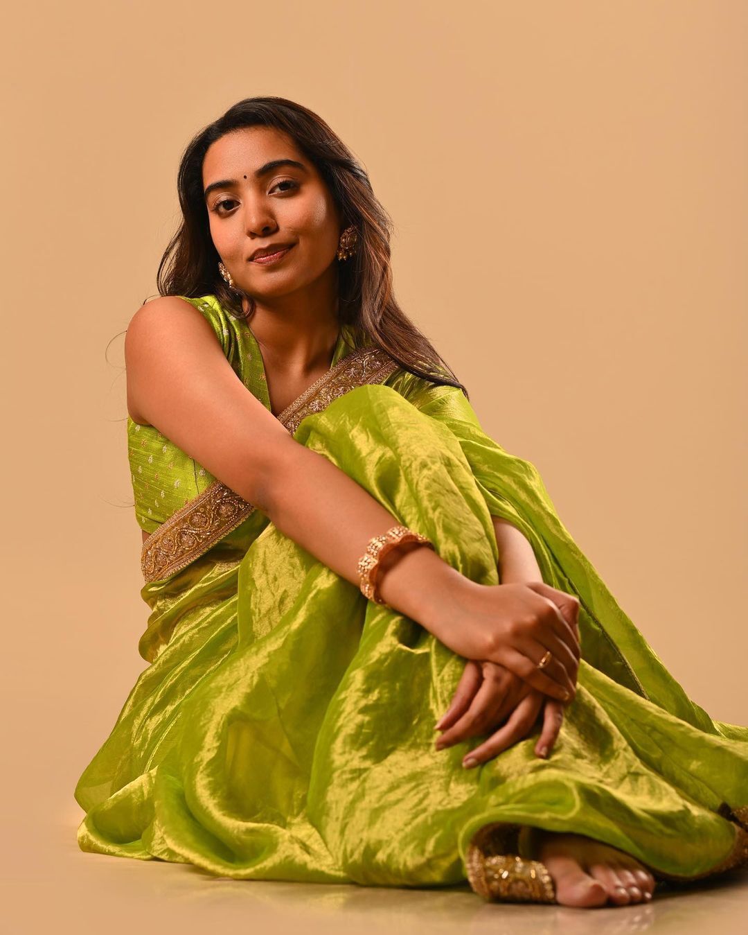 Shivathmika Rajashekar: చిలుకపచ్చ చీరలో శివాత్మిక.. అలాంటి ఫోజులతో ...