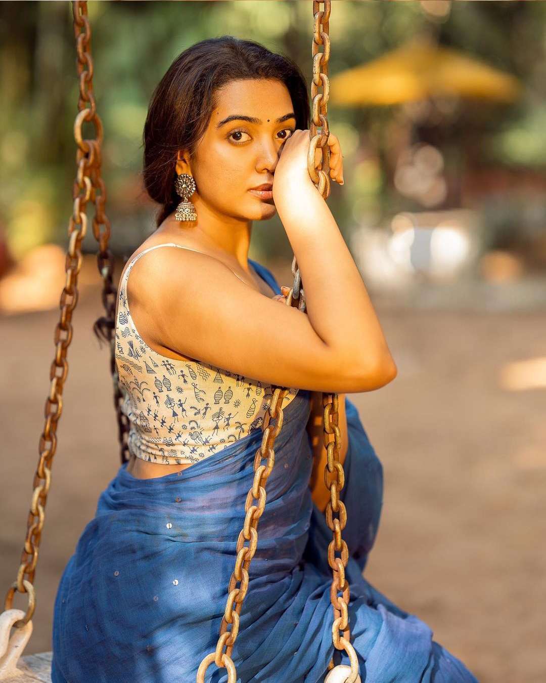 Shivathmika Rajashekar: స్లీవ్‌లెస్ బ్లౌజు, సన్నని చీర.. సంపెంగలాంటి ...