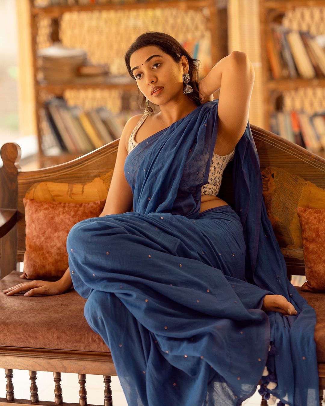 Shivathmika Rajashekar: స్లీవ్‌లెస్ బ్లౌజు, సన్నని చీర.. సంపెంగలాంటి ...