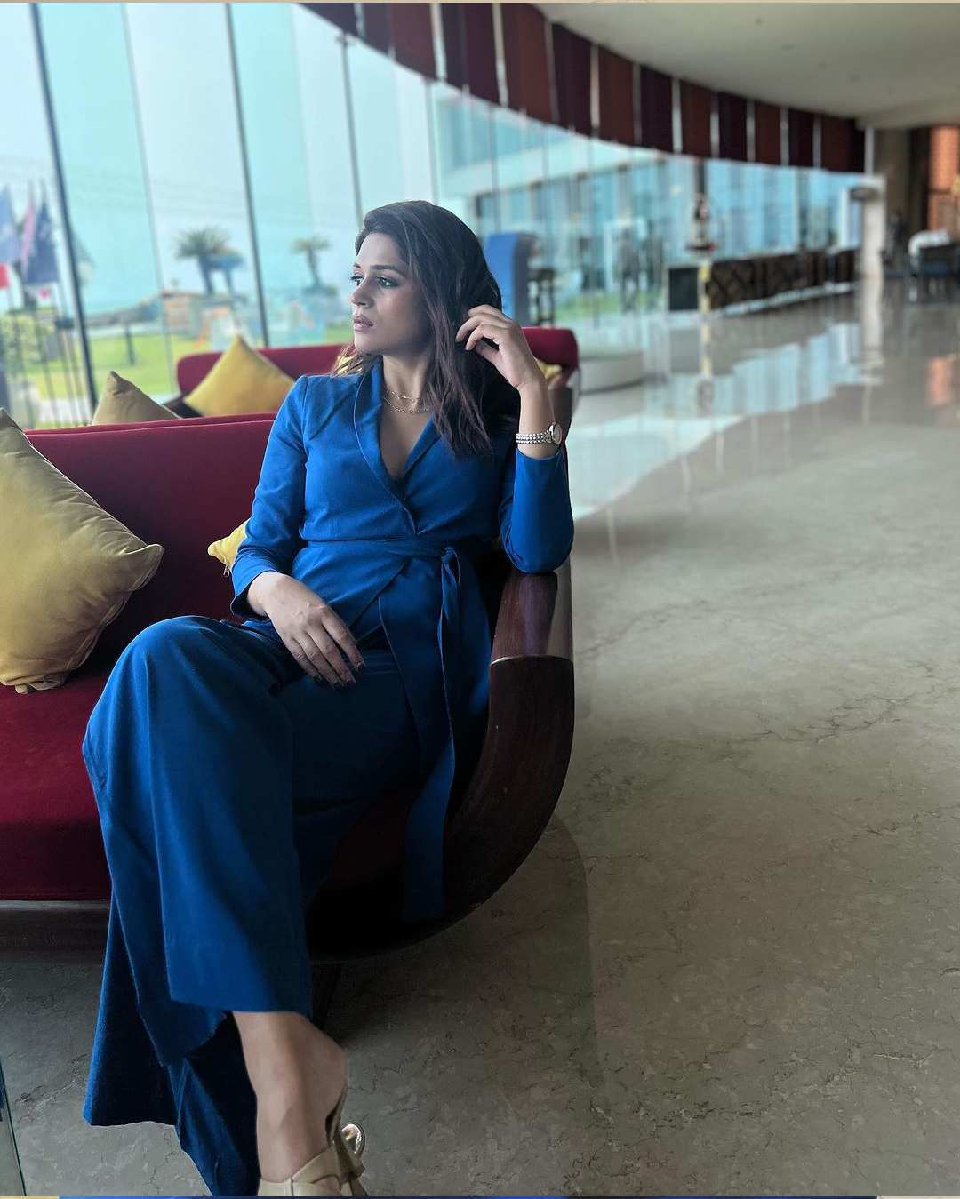 Shraddha Das: బ్లూ కలర్ సూట్‌లో బుట్టబొమ్మలా శ్రద్ధా దాస్.. ఈ క్రేజీ ...