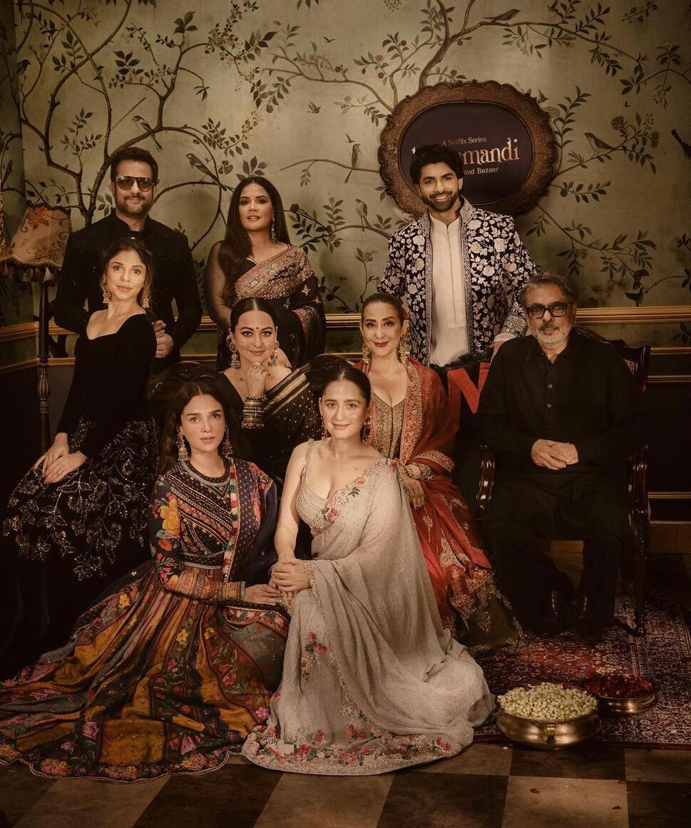 SLB Poses For Snaps With Alia, Salman & More, Netflix India Shares Inside PICS From Heeramandi ...