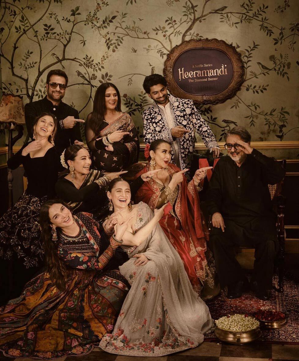 SLB Poses For Snaps With Alia, Salman & More, Netflix India Shares ...