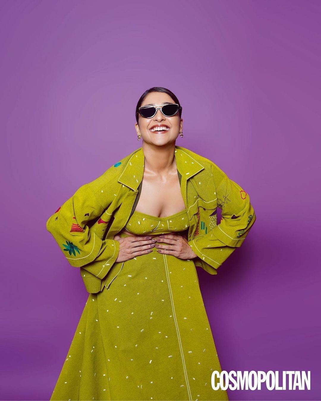 கோட்டை கழட்டி.. செம கவர்ச்சி போஸ்.. விடாமுயற்சி ஹீரோயினின் வேறலெவல் ...