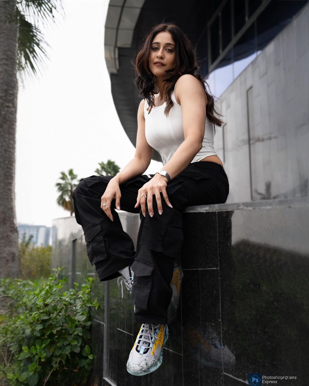 கோட்டை கழட்டி.. செம கவர்ச்சி போஸ்.. விடாமுயற்சி ஹீரோயினின் வேறலெவல் ...