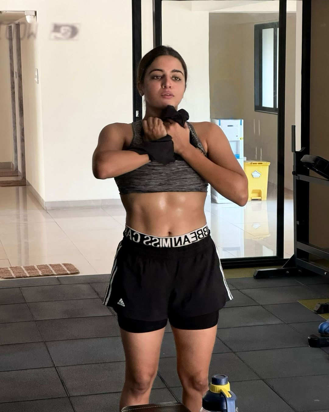 ஜீனி பட ஹீரோயினுக்கு இப்படியொரு ஜிம் பாடியா?.. ஜெயம் ரவிக்கே டஃப் ...