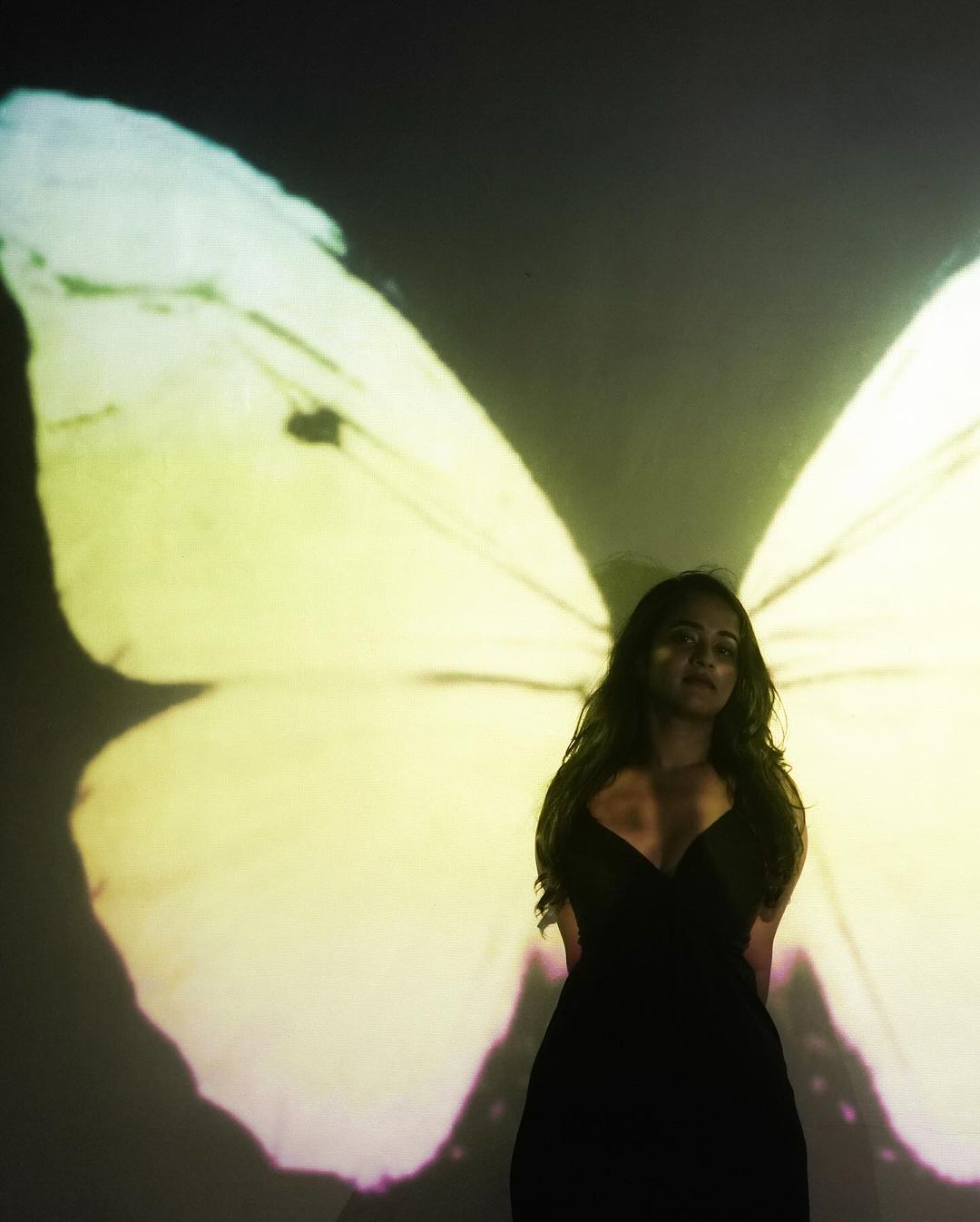 Deepthi Sunaia: సీతాకోక చిలుకలా ఎగిరేస్తున్న దీప్తి సునైనా.. కొత్తందాలు ...