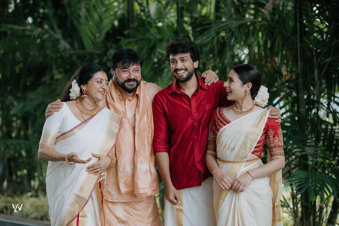 ஜெயராம் மகளுக்கு ஜாம் ஜாம் என நடந்த திருமணம்.. மாப்பிள்ளையும் பொண்ணும் ...