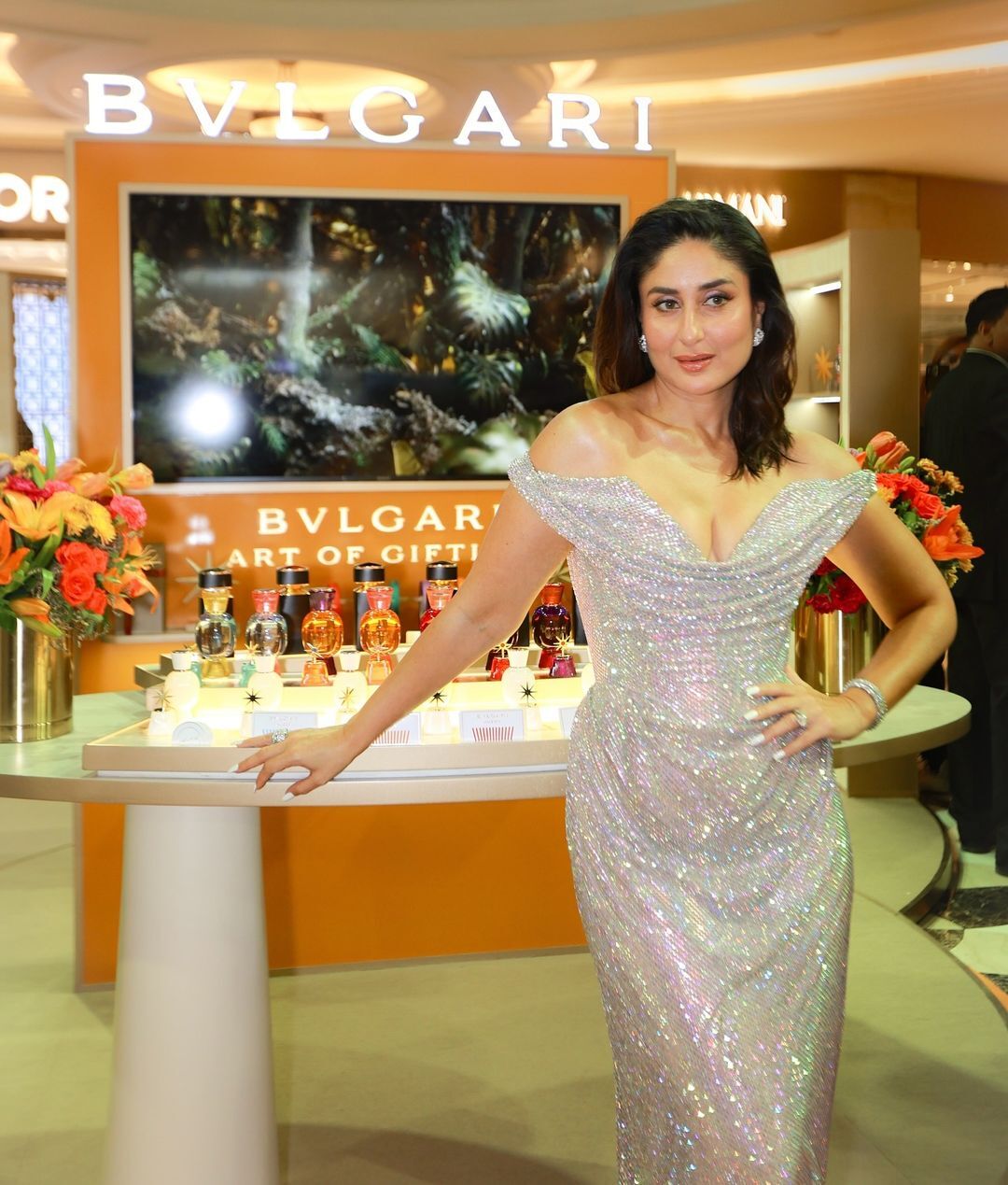 வயசானாலும் உங்க அழகு கொஞ்சமும் குறையலையே.. 43 வயது நடிகை காட்டிய ...