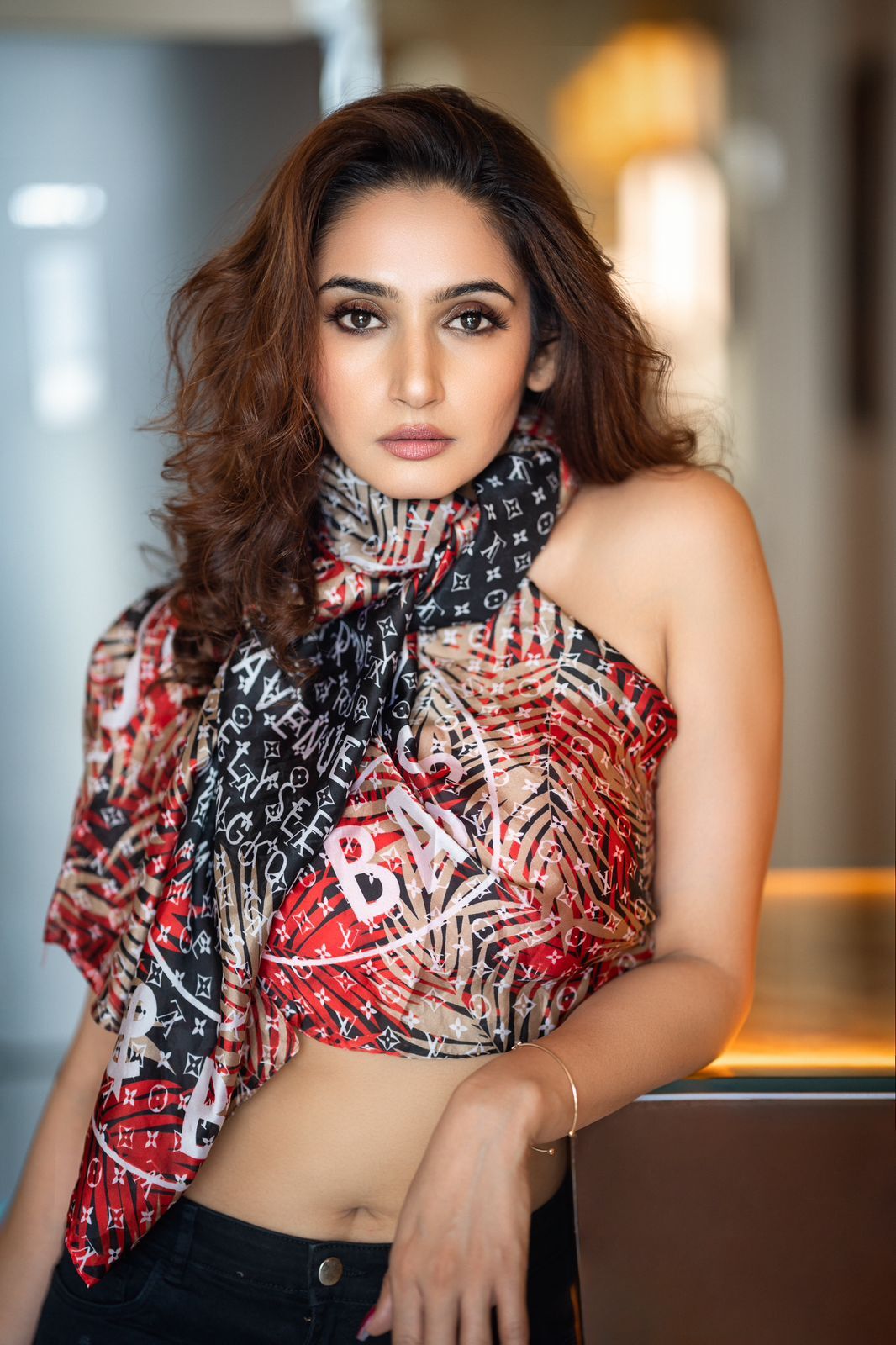 அடக்கன்றாவியே.. இப்படியா மோசமா போஸ் கொடுப்பாங்க.. ஜெயம் ரவி ஹீரோயினை பார்த்து ஷாக்கான ஃபேன்ஸ் ...