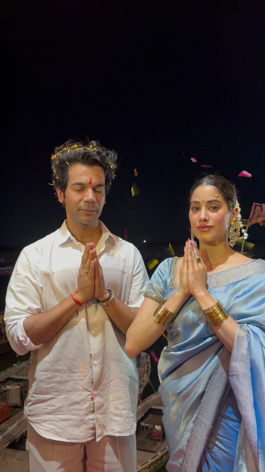 Rajkummar Rao And Janhvi Kapoor | Auspicious Ganga Aarti | Dashaswamedh ...