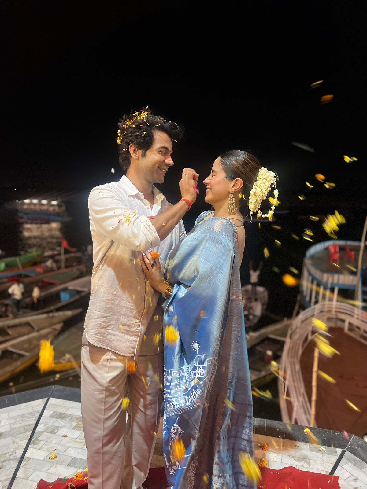 Rajkummar Rao And Janhvi Kapoor | Auspicious Ganga Aarti | Dashaswamedh ...