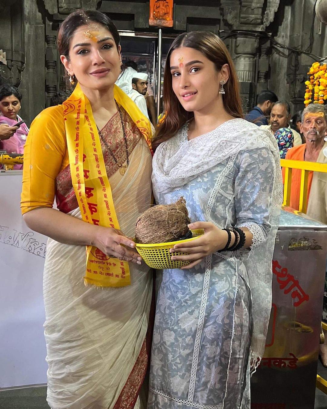 Raveena Tandon Rasha Thadani Visit Bhimashankar Jyotirlinga Temple ...