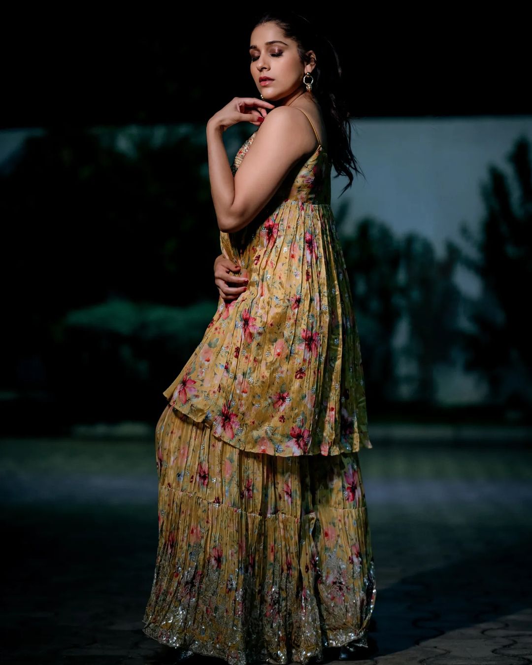 Rashmi Gautam: స్లీవ్‌లెస్ డ్రెస్‌లో సూపర్ క్యూట్‌గా తెలుగు యాంకర్ ...