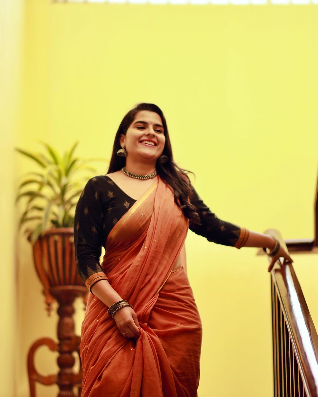 Kavya Kalyanram: కత్తిలాంటి ఫోజులతో కవ్విస్తున్న కళ్యాణ్ రామ్ ...