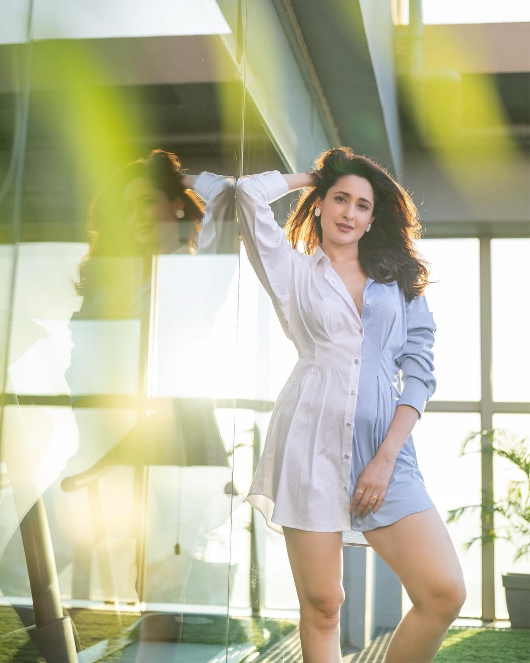 Pragya Jaiswal: సింగిల్ షర్టులో సోకులు ఆరబోసిన కుర్రకారు స్వప్న సుందరి ...