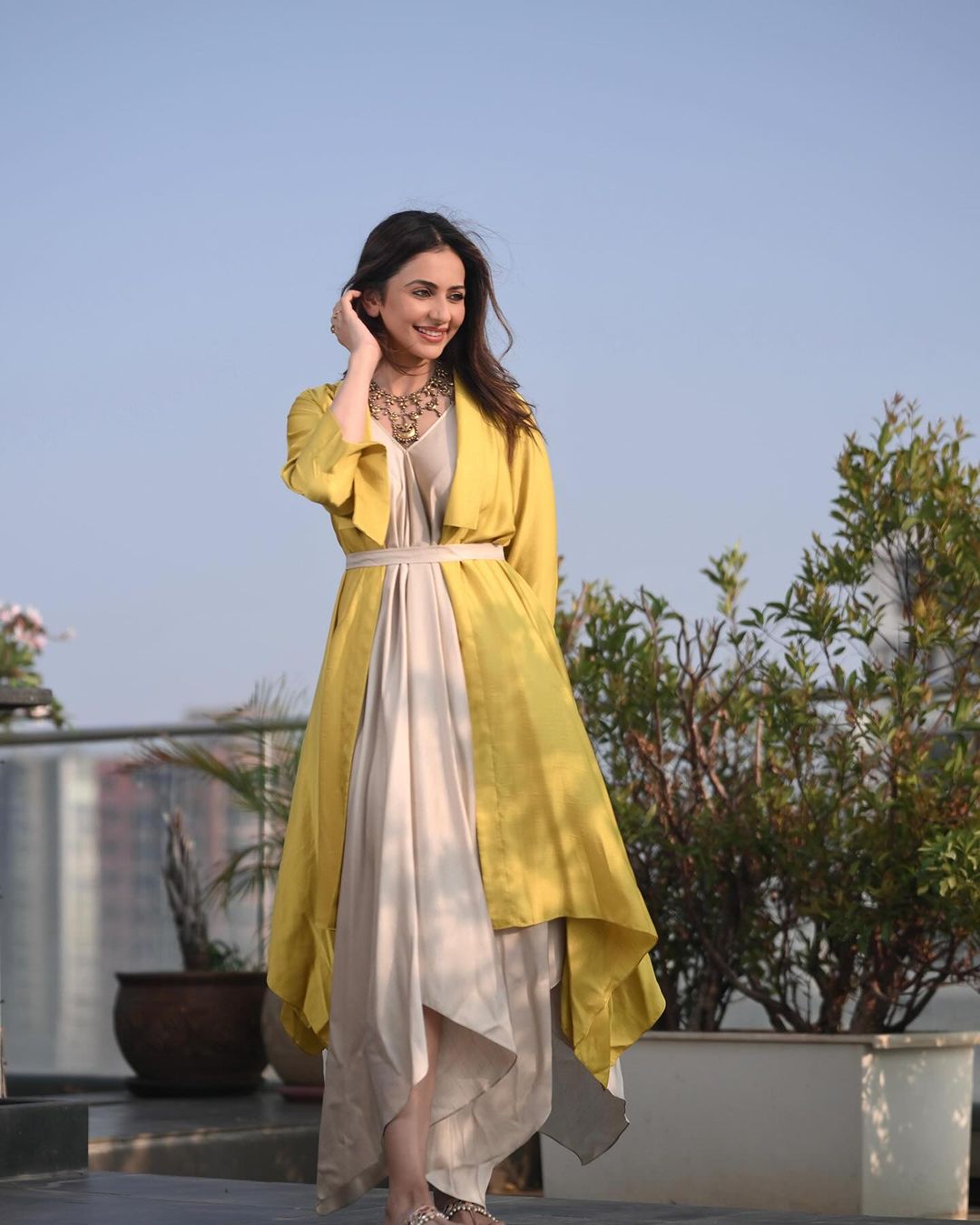 Rakul Preet Singh: పద్ధతైన బట్టల్లో రకుల్ పరువాలు.. పెళ్లయ్యాక అందం ...