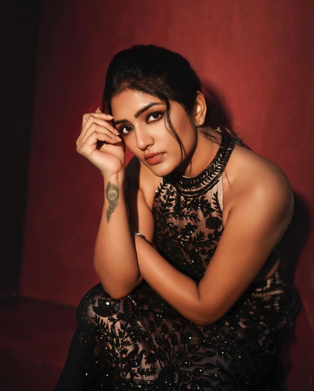Eesha Rebba: బ్లాక్ డ్రెస్‌లో ఈశా రెబ్బా హీటెక్కించే గ్లామర్ షో.. ఈ ...