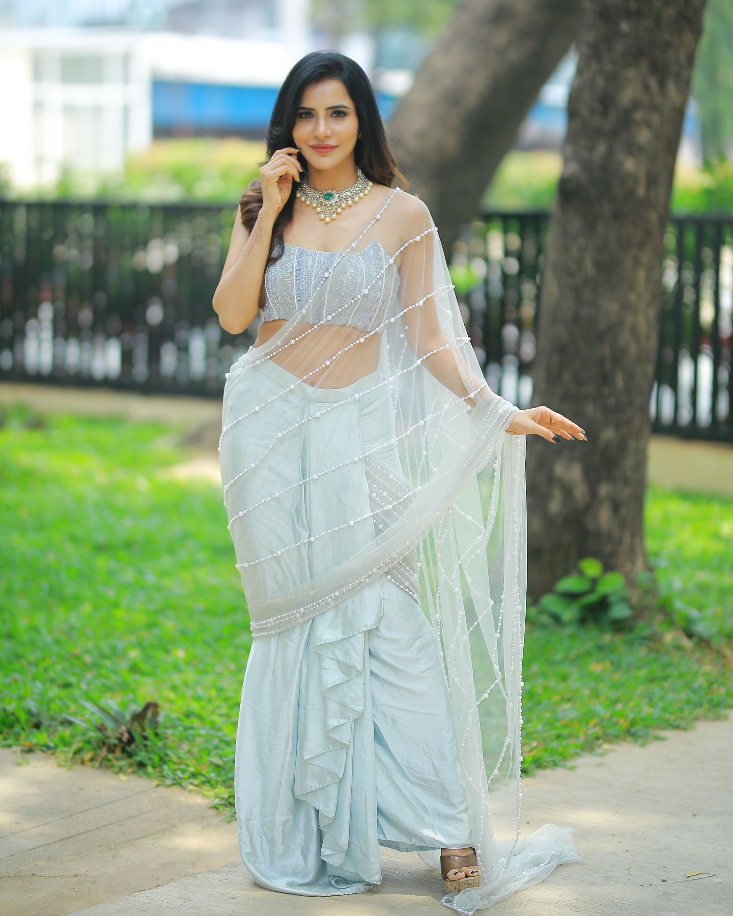 Ashu Reddy: చీరకట్టులో అషురెడ్డి పరువాల ప్రదర్శన.. మత్తెక్కించే ఎద ...