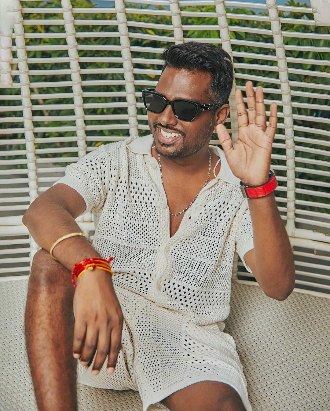 ஹீரோவாக போகிறாரா அட்லீ?.. தொடர்ந்து இப்படி போஸ்ட் போடுறாரே.. மனைவியுடன் ...