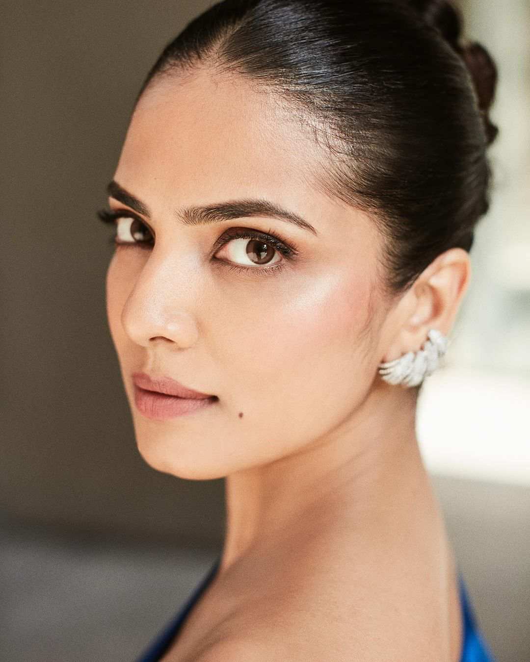 Malavika Mohanan: సాయంకాలం సూర్యుడికి కిస్ ఇస్తూ స్టన్నింగ్ షో ...