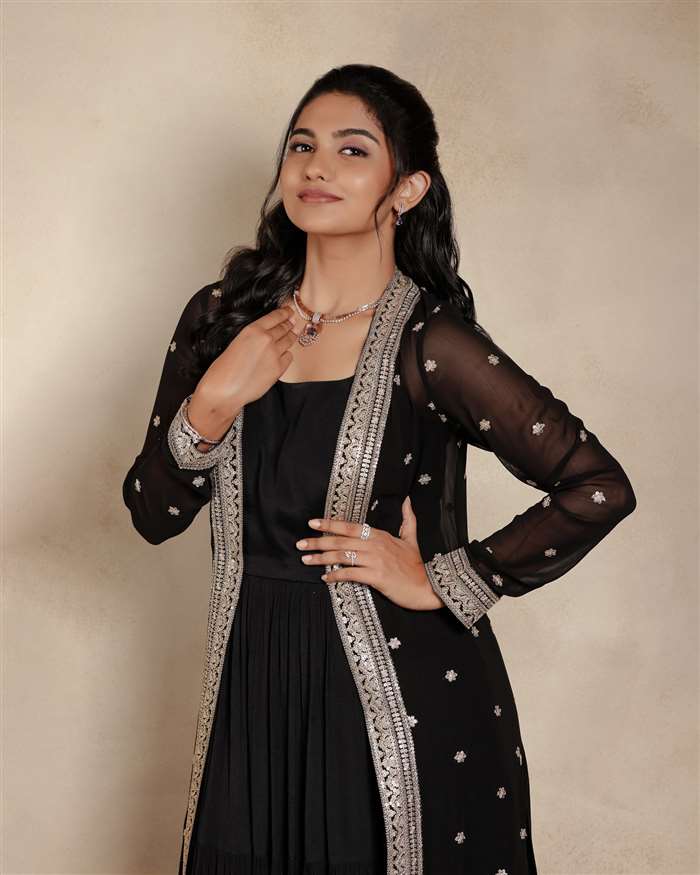 Mamitha Baiju Photos | Mamitha Baiju Latest HD Pics |Mamitha Baiju New ...