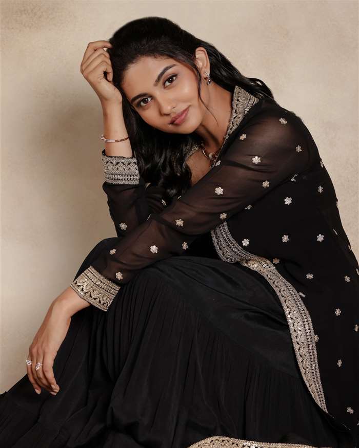 Mamitha Baiju Photos | Mamitha Baiju Latest HD Pics |Mamitha Baiju New ...