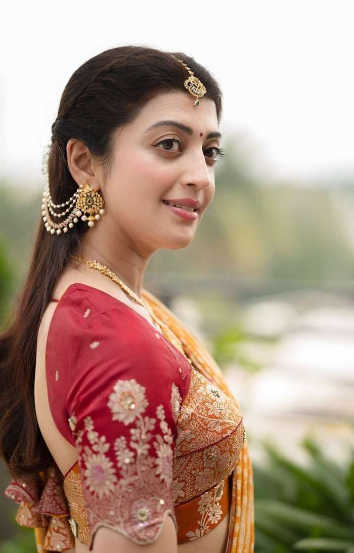 Pranitha Subhash Photos | Pranitha Subhash Latest HD Pics |Pranitha ...