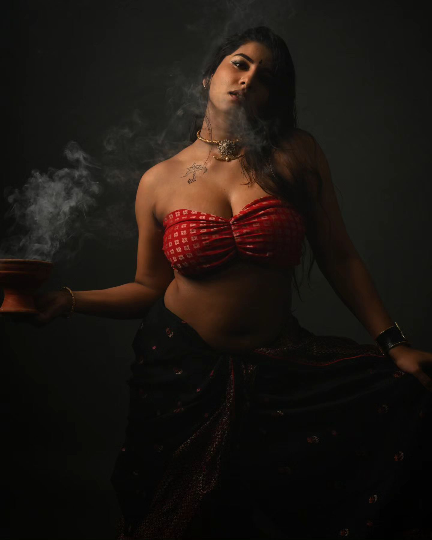 Vishnu Priya Bhimeneni బికినీ టాప్‌లో విష్ణుప్రియ.. ఎద అందాలతో మత్తెక్కిస్తూ | VishnuPriya ...