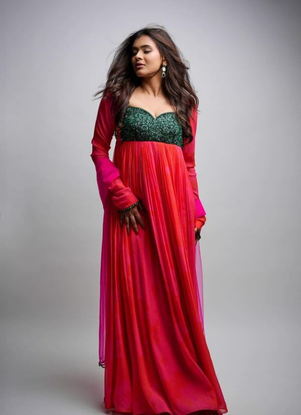 Hebah Patel: టైట్ డ్రెస్‌లో హెబ్బా నాటీ షో.. క్లోజప్‌లో కేక పుట్టించే ఈ ...