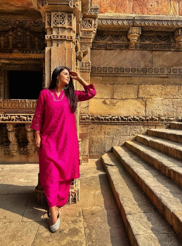 Monal Gajjar: బిగ్ బాస్ మోనాల్ కిక్కిచ్చే ఫొటోలు.. అదిరేలా ఉన్న వీటిని ...