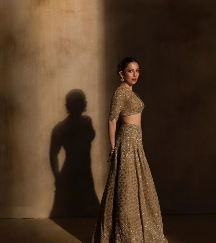 Dripping In Gold! Barkha Singh Looks Jaw-dropping As She Shares ...