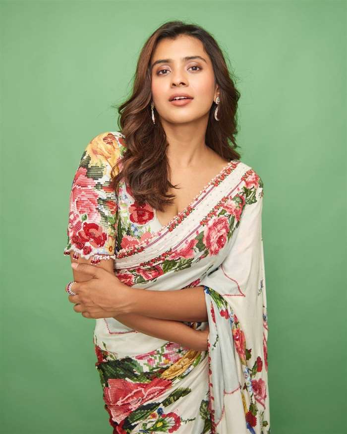 Hebah Patel Caliente