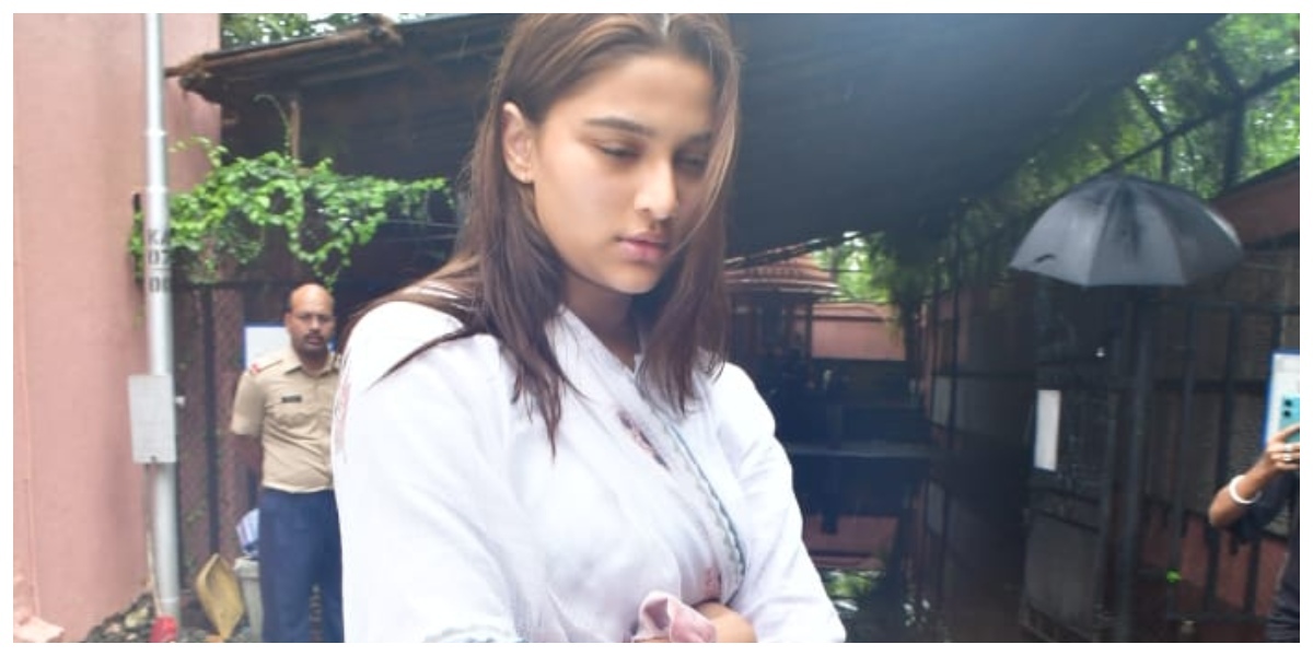 கொடுமை.. புற்றுநோயால் உயிரிழந்த தயாரிப்பாளர் மகளின் இறுதிச்சடங்கு! | Krishan Kumaar's Daughter ...