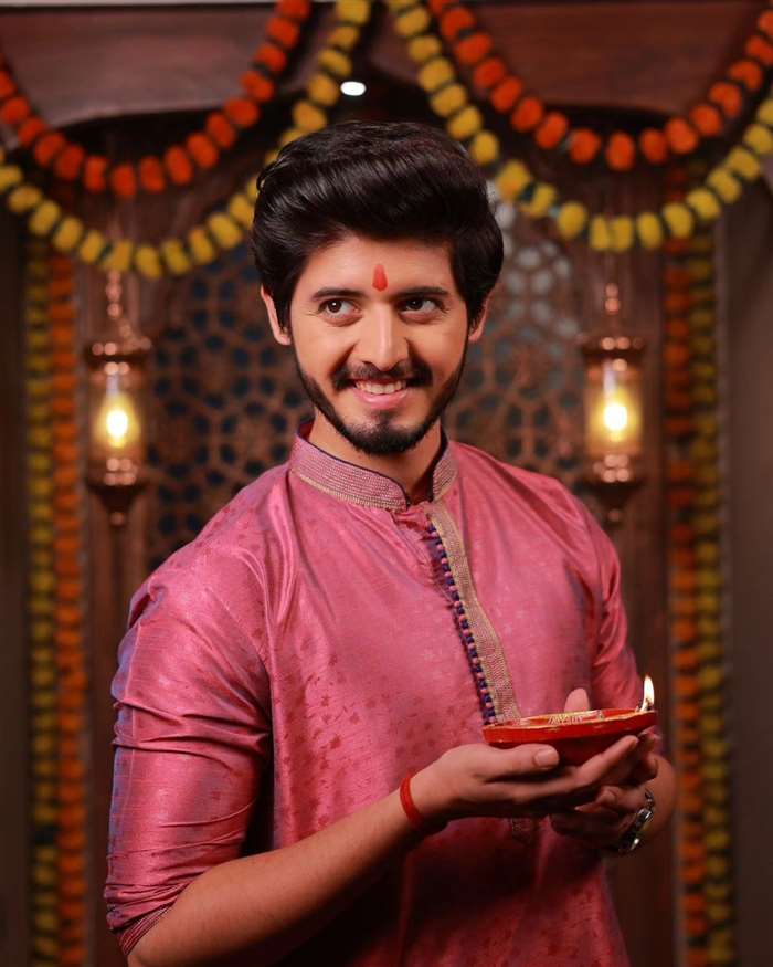 Nikhil Damle Photos: Find Latest HD Images, Pictures, Stills & Pics ...