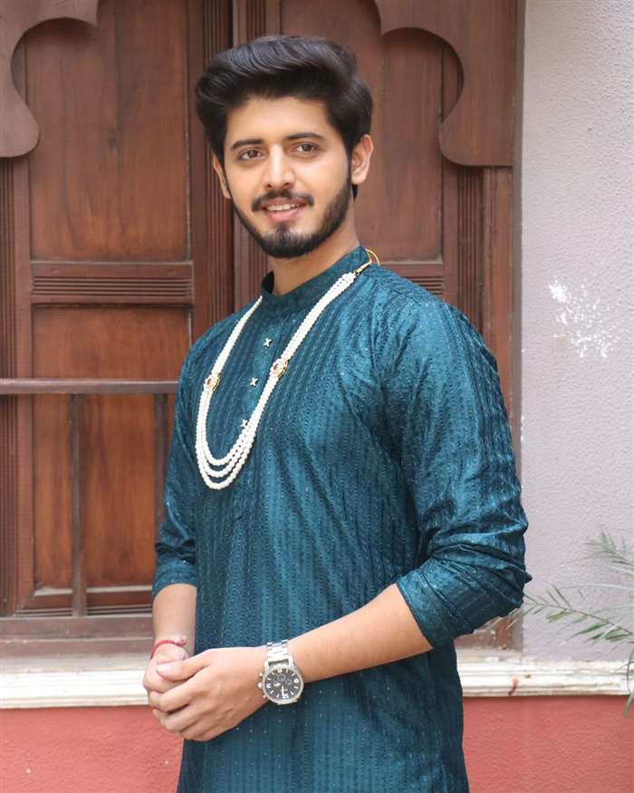 Nikhil Damle Photos: Find Latest HD Images, Pictures, Stills & Pics ...
