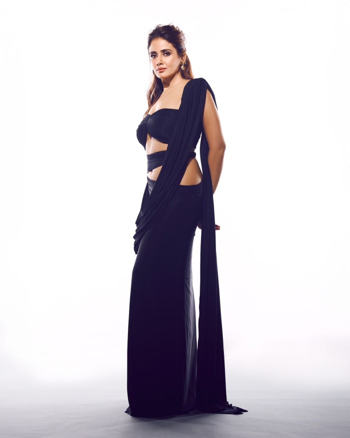 Parul Yadav Takes The Oomph Game To A New High, Flaunts Her Super ...